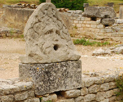 Glanum, memory of the past near St. Remy-de-Provence, France | European ...